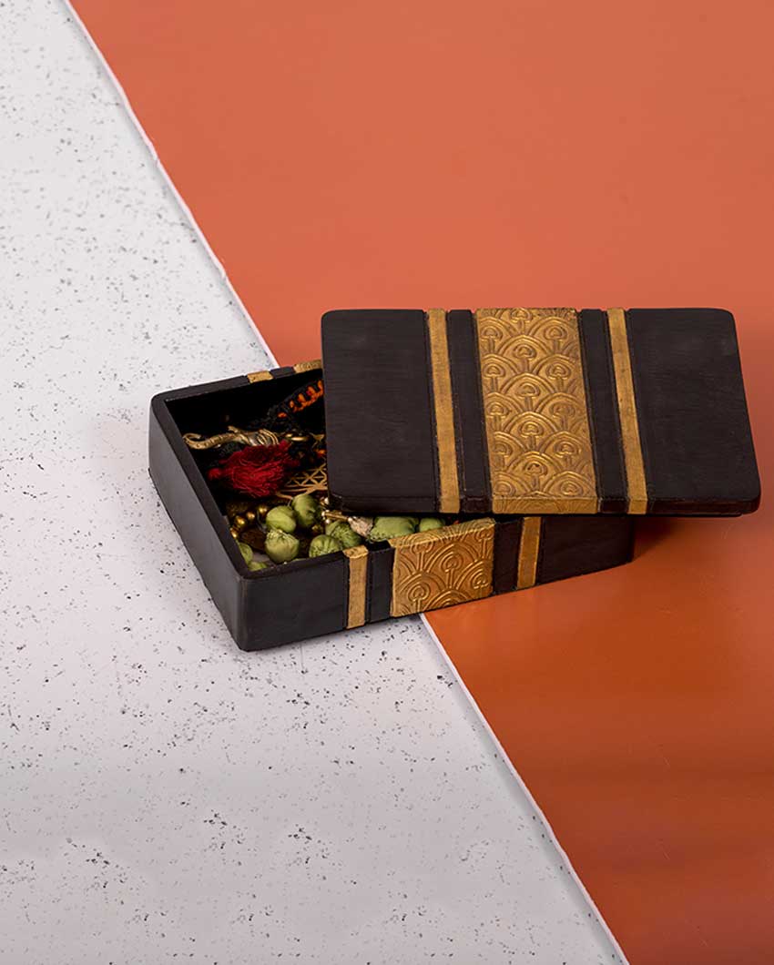 Multicolor Designer Box With Metal Cladding – Dusaan